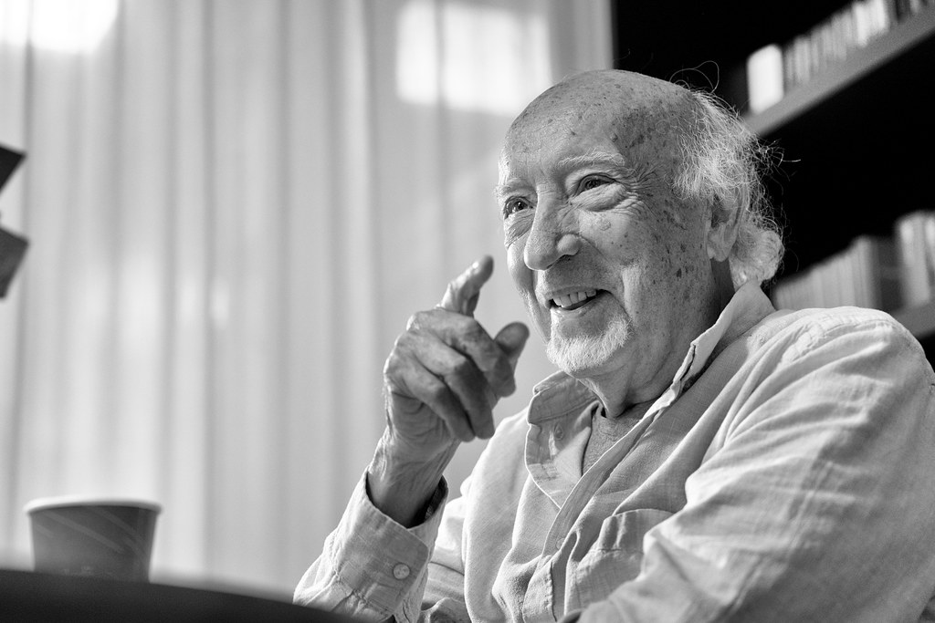 El prosista español Manuel Vicent presenta el autobiográfico Una ...